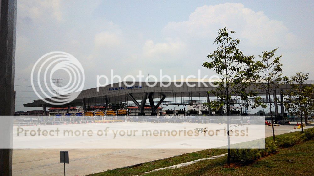 Free Toll Plaza @ Loke Yew Toll